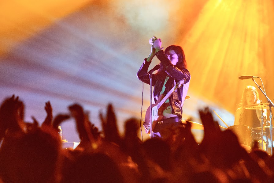 Review: Børns shines with dazzling vocals at SEE’s Back to School ...