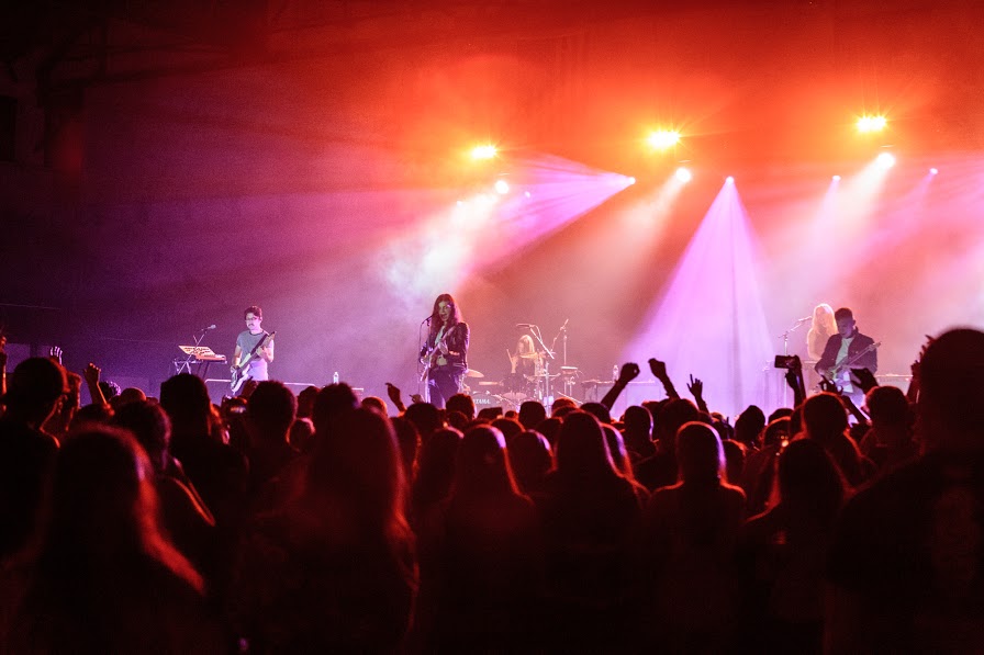 Review: Børns shines with dazzling vocals at SEE’s Back to School ...