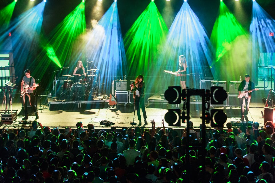 Review: Børns shines with dazzling vocals at SEE’s Back to School ...