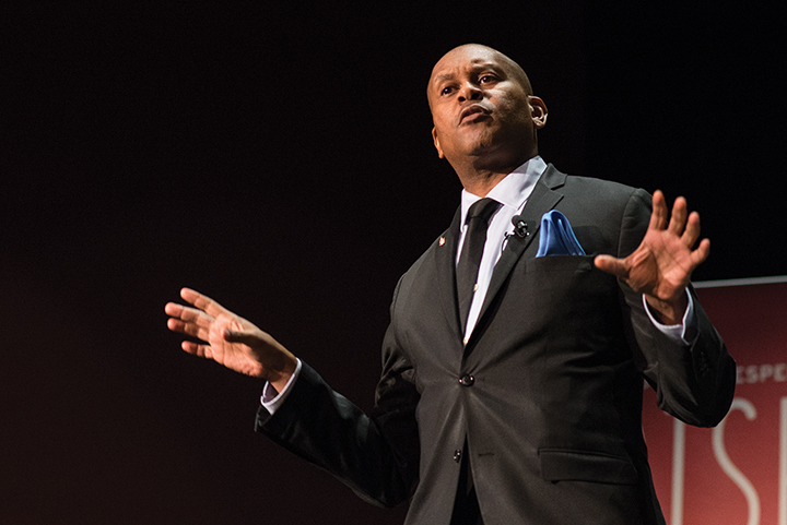 Author Kevin Powell urges UMD students to be activists in their ...