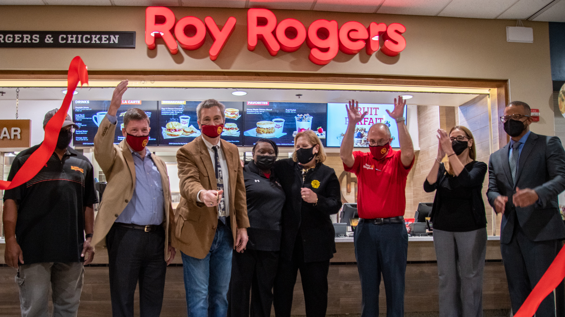 Roy Rogers’ grand opening draws scores of students in restaurant’s ...
